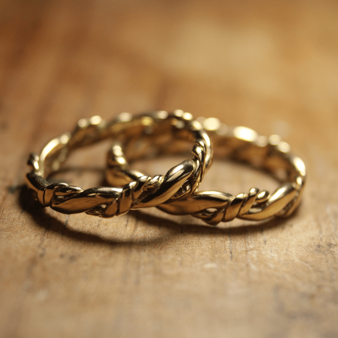 PAR DE ALIANÇAS NORDIC ROPE NOIVADO CASAMENTO OURO AMARELO 14K - Maktub ...