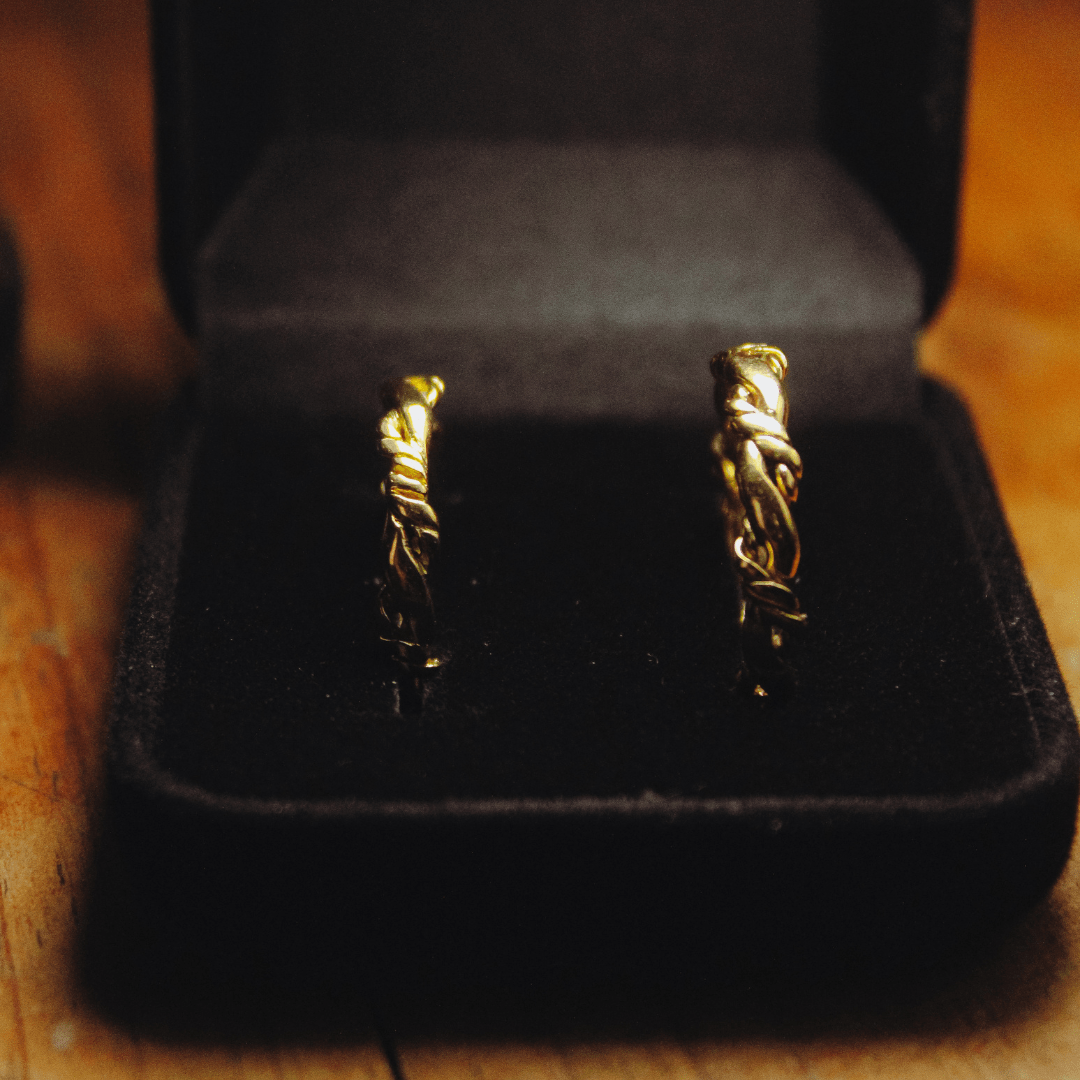 PAR DE ALIANÇAS NORDIC ROPE NOIVADO CASAMENTO OURO AMARELO 14K - Maktub ...