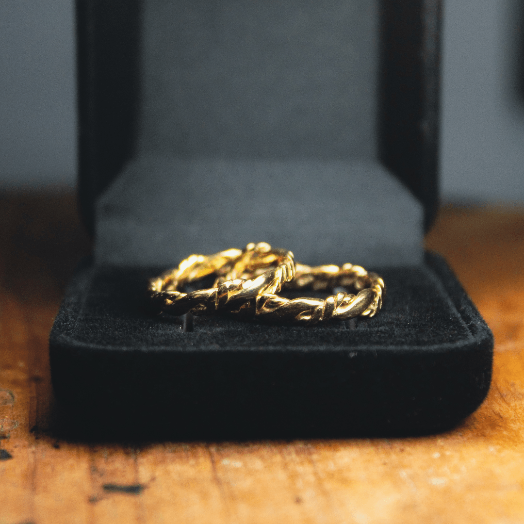 PAR DE ALIANÇAS NORDIC ROPE NOIVADO CASAMENTO OURO AMARELO 14K - Maktub ...
