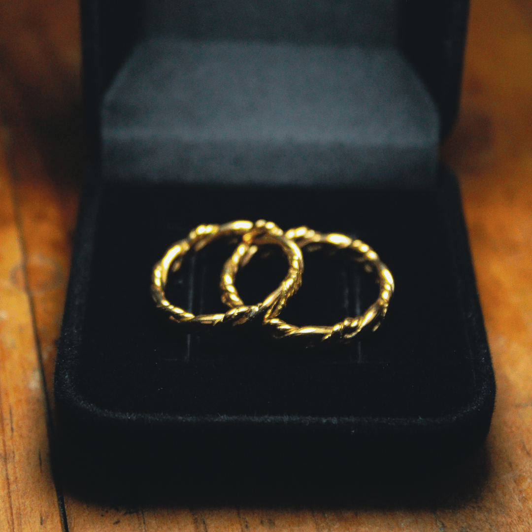 PAR DE ALIANÇAS NORDIC ROPE NOIVADO CASAMENTO OURO AMARELO 14K - Maktub ...