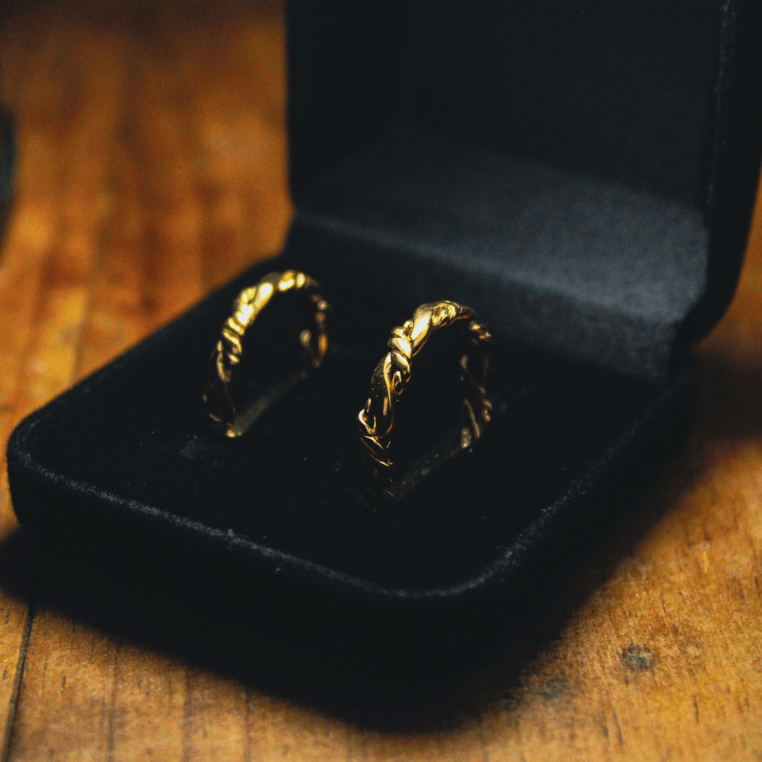 PAR DE ALIANÇAS NORDIC ROPE NOIVADO CASAMENTO OURO AMARELO 14K - Maktub ...